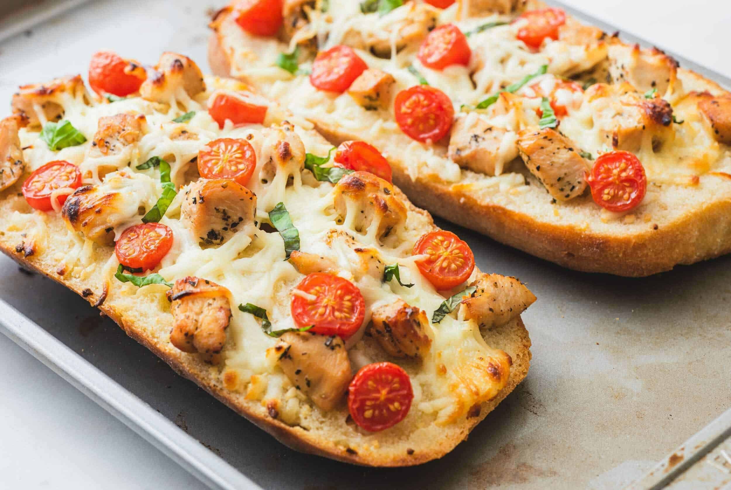 Cheesy Chicken Garlic Bread - Big Recipe